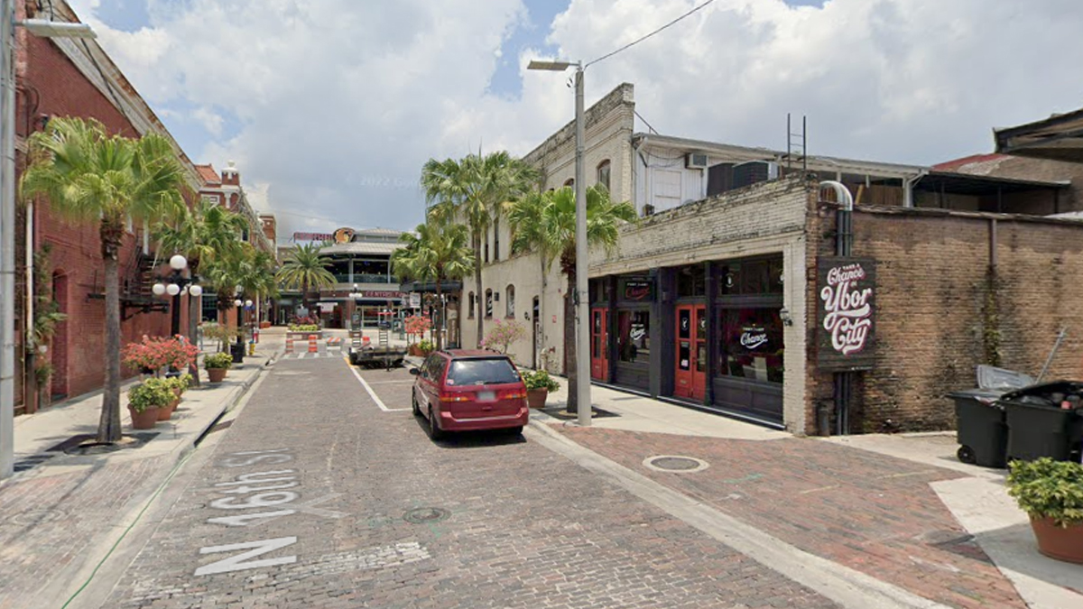 Investigan balacera frente a negocios de Ybor City – Telemundo Tampa (49)