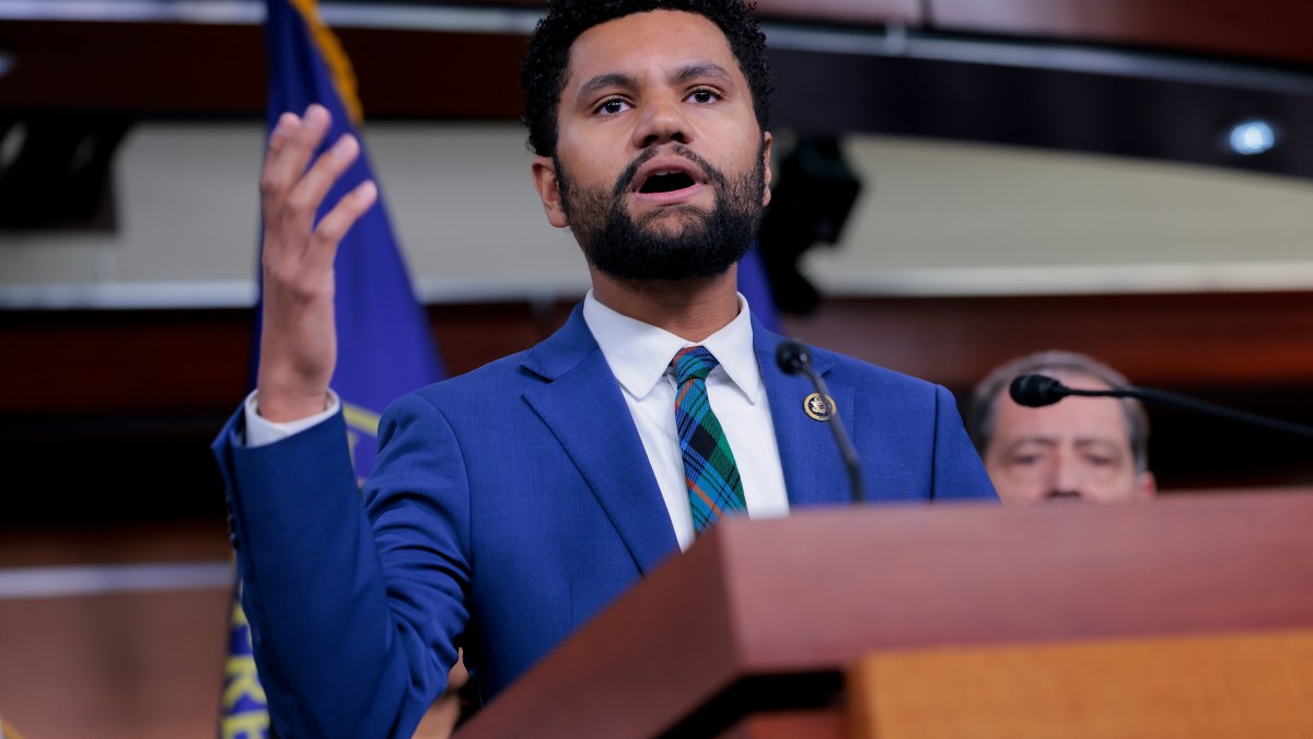 Detienen a sospechoso de golpear al congresista de Florida Maxwell ...